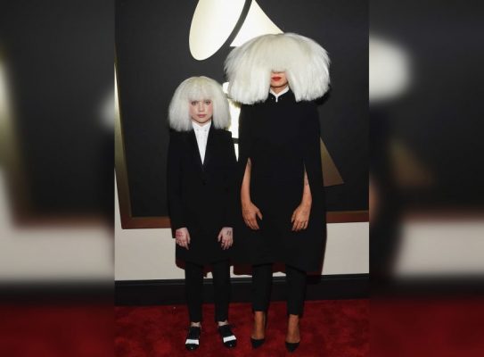 Most Embarrassing Celebs Dress Failures - Inpic.net