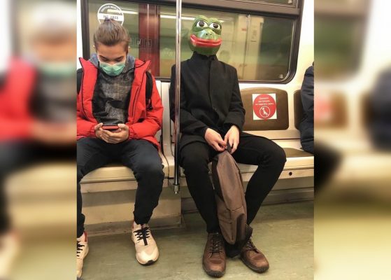Crazy People in Public Transport - Inpic.net
