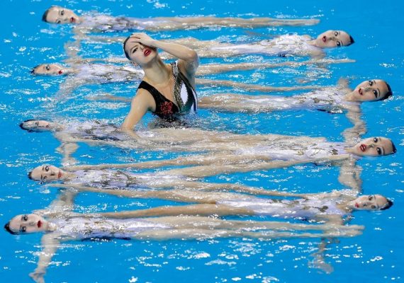 Sync and Swim: A Splash of Hilarity in Synchronized Swimming Snaps - Page 23 of 25 - Inpic.net