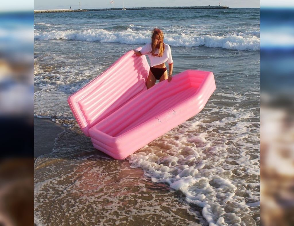 Sun, Sand, and Laughter: Funny Beach Captures - Page 4 of 30 - Inpic.net