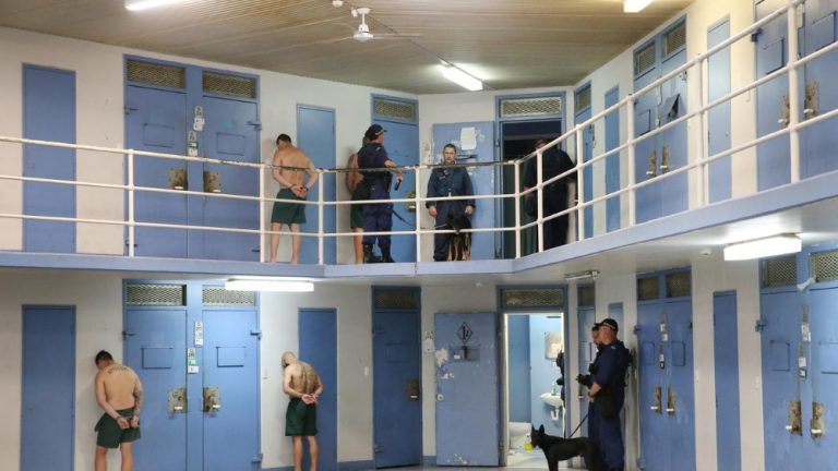Behind Closed Doors: Prison Cells Around the World - Inpic.net