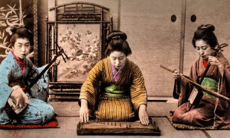 Through the Lens of Geisha: Candid Portraits of Japan's Tradition ...