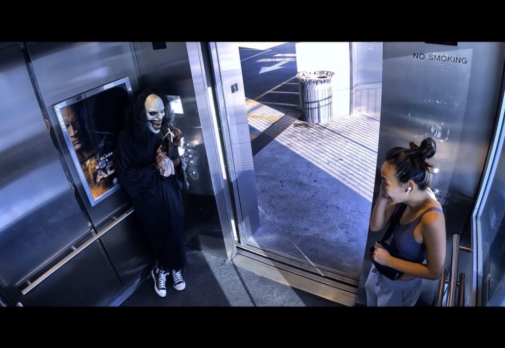 Between Floors and Chuckles: Elevator Humor at Its Best - Inpic.net